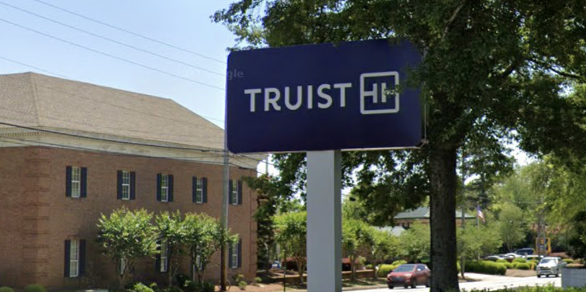 All clear given after bomb threat at Truist Bank in Opelika; detectives ...
