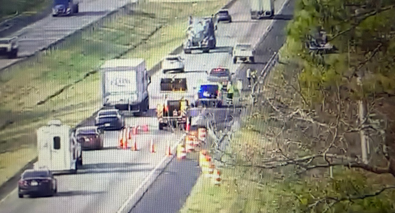 Two-vehicle crash closes right lane of I-85 South in Macon County ...