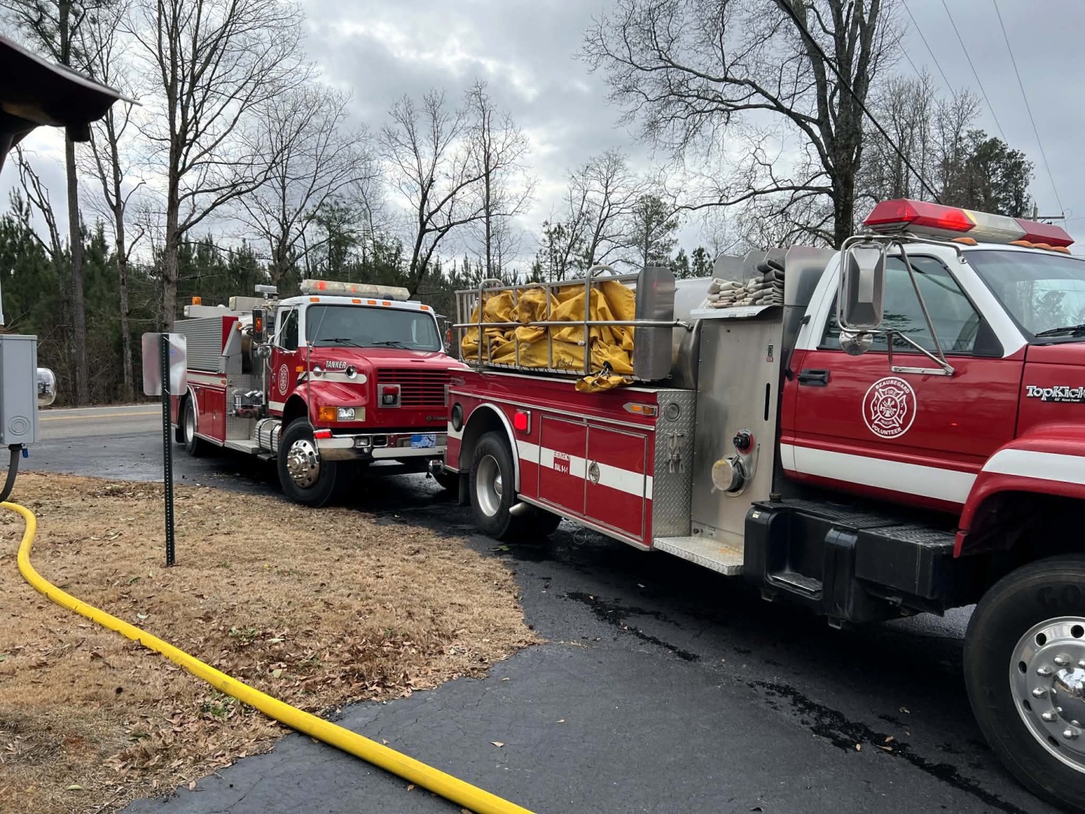 Volunteer fire crews on scene of structure fire in Salem – CNAW 2 with ...